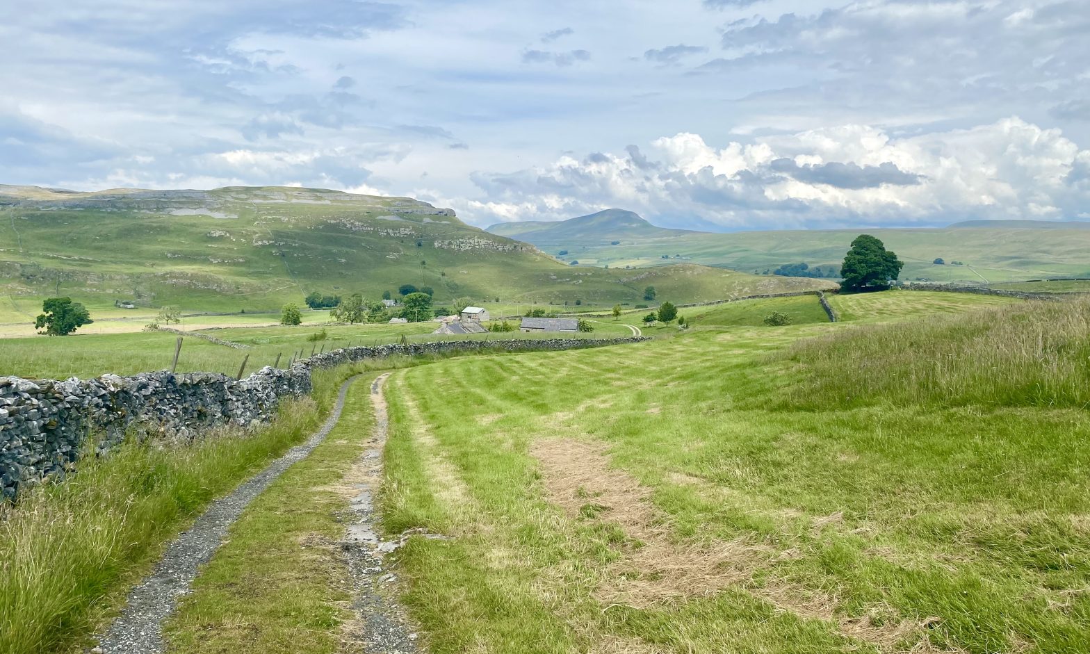 The Langcliffe and Austwick Walk in the Yorkshire Dales - Paul Beal Walks