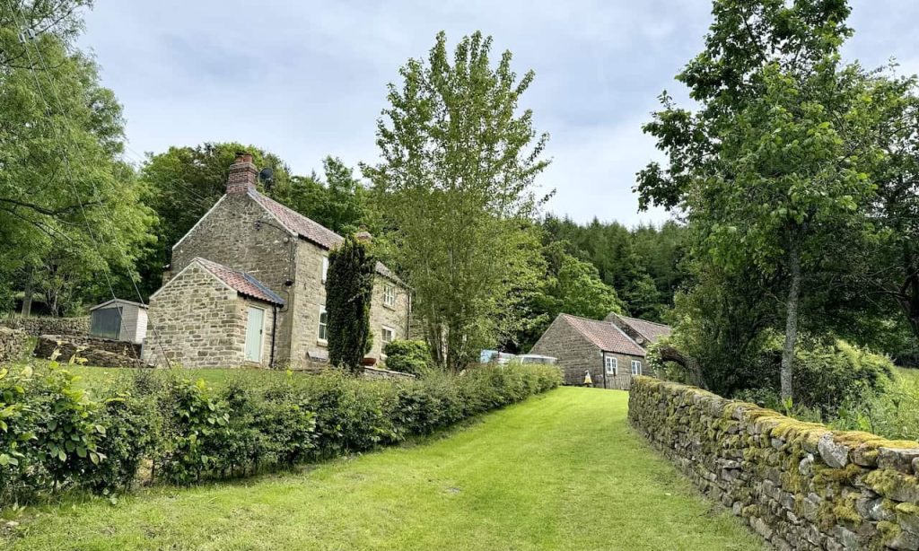 Farndale Walk: Explore Scenic Trails and the Quaker Burial Ground