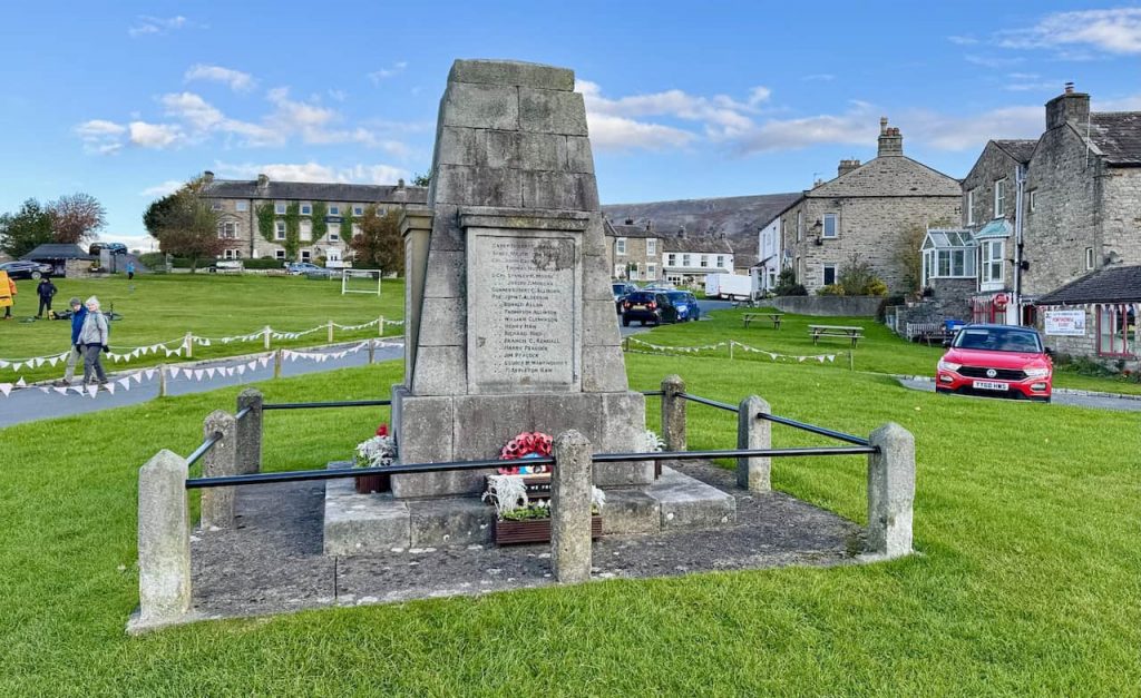 Fremington Edge Walk: Discover the Best Route Starting in Reeth